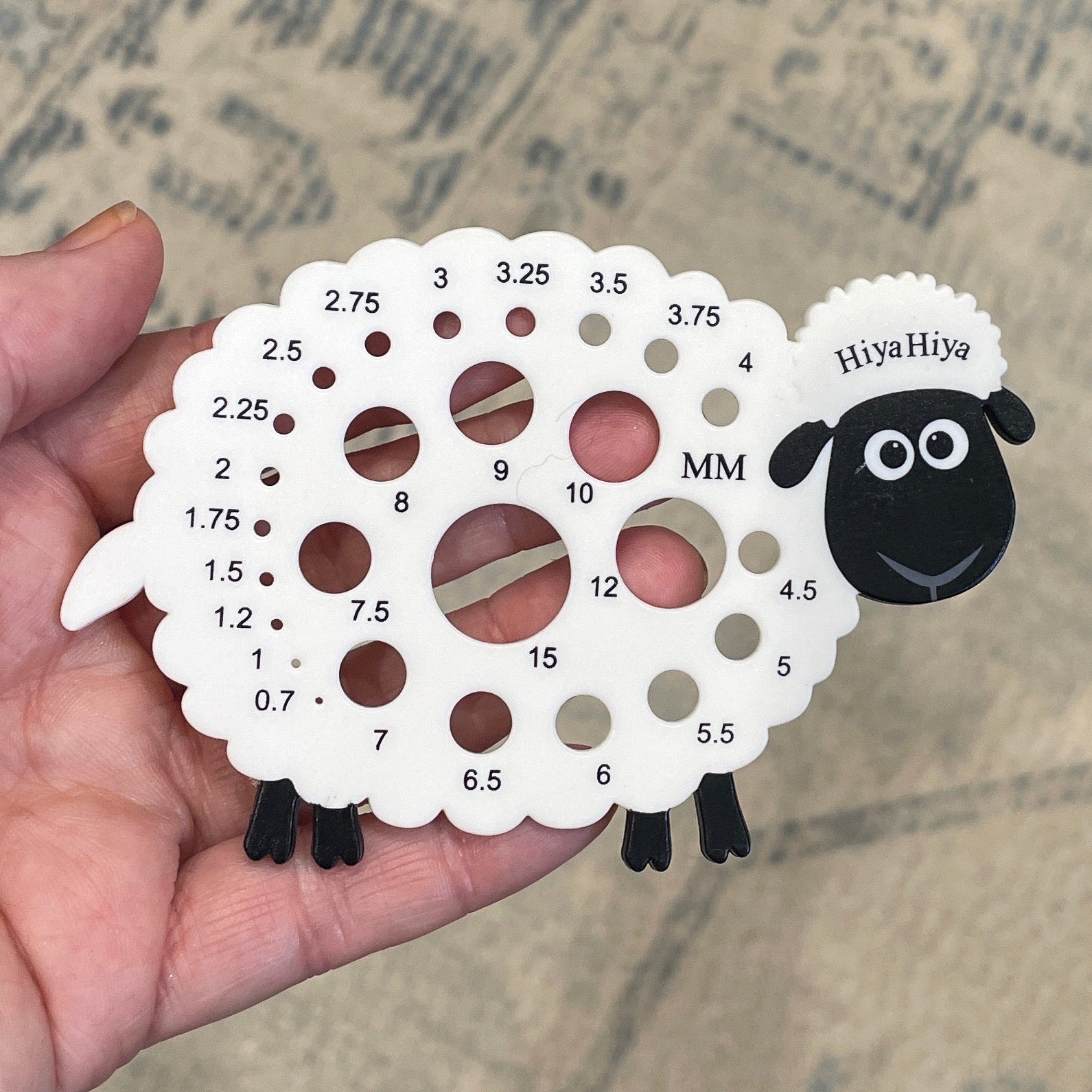 HiyaHiya Sheep Needle Gauge – ONE HOOK TWO NEEDLES